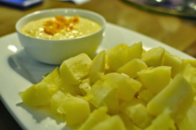 Yuca con salsa de maní - Polin en la Cocina